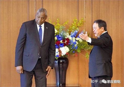 中美防长会谈没成，奥斯汀主动过来握手，这传达什么信息？ 知乎