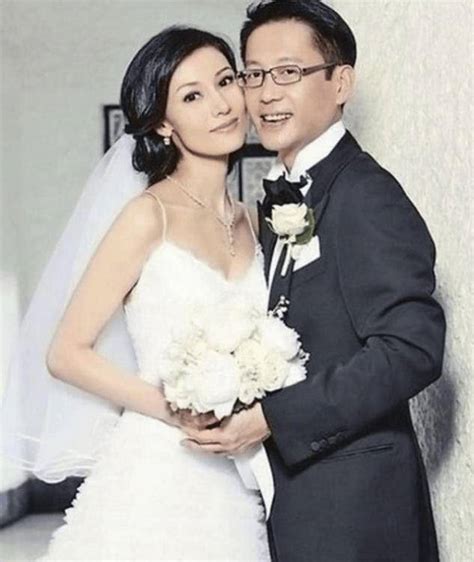 离婚24年后，再看何超琼，许晋亨的各自境遇，夫妻差距一目了然陈百强李嘉欣何鸿燊