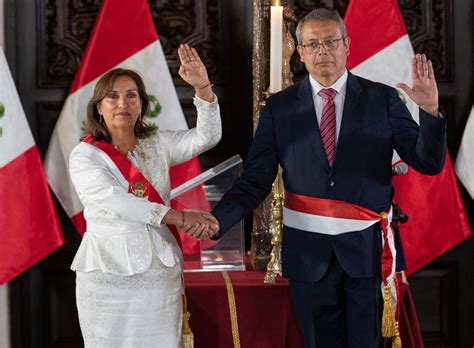 Nueva presidenta de Perú llena su gabinete con figuras independientes y técnicas tras el golpe