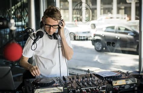 ‘it Feels Harder Than Ever Independent Uk Radio Stations Under Threat
