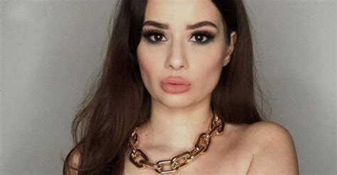 Итальянская модель показала как должна выглядеть девушка о которой мечтают мужчины