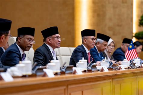 GALERI GAMBAR LAWATAN RASMI PM ANWAR KE VIETNAM