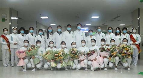 5·12國際護士節鮮花送祝福，慰問見溫情 壹讀