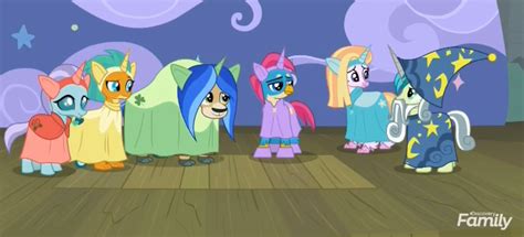 1719082 Safe Screencap Gallus Ocellus Sandbar Silverstream