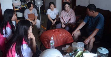 思政小课堂融入社会大课堂马克思主义学院学生工作部精心组织开展大学生暑期资助政策乡村行实践活动 柳州工学院