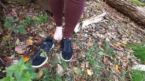 Doloroso Inserimento Della Spazzola Nuda Nel Bosco XHamster