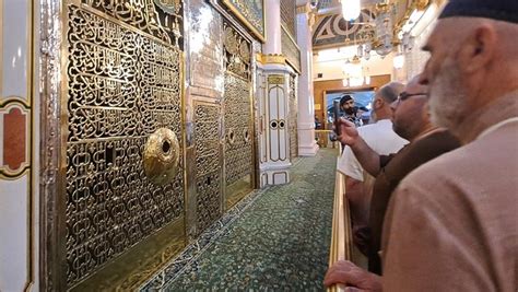 Mengunjungi Makam Rasulullah Saw