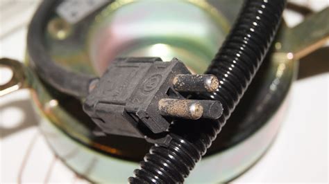 Genuine Mercedes W123 M102 Fan Magnet