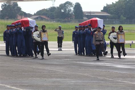 FOTO Kedatangan Jenazah Korban Helikopter Polri NB0 105