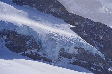 从瑞士少女峰 Jungfraujoch 看到的山冰川Mönch