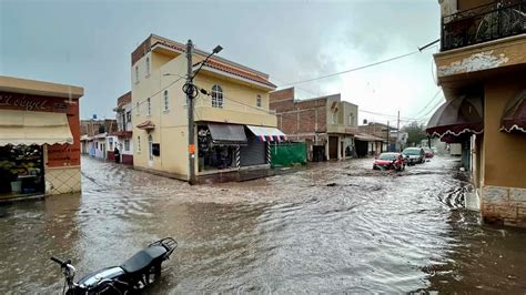 Lluvias ocasionan deslaves e inundaciones en Jiquilpan Michoacán