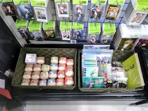 名古屋フロンティア館2階ライブグッズ On Twitter Vsambivalenz より、当店2階買取レジ横にてコーナー展開中🎵 缶