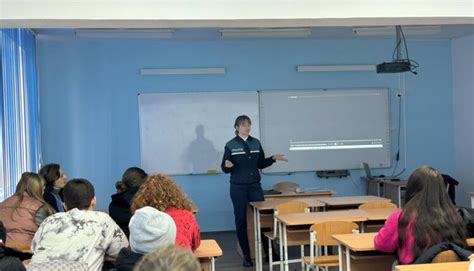 Polițiștii continuă sesiunile de informare a elevilor în privința