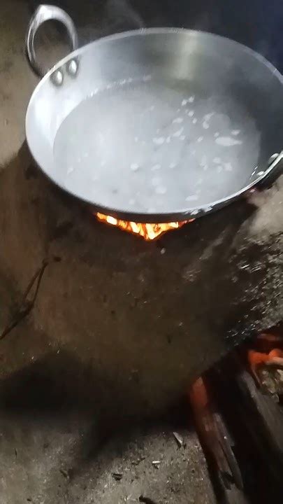 चूल्हा पर का खाना अंडा करी आज बनाई हूं प्लीज वीडियो को पूरा देखें और