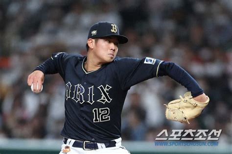 개막전 선발투수로 1군 데뷔라니 2002년 생 오릭스 우완 야마시타 시속 157km 51이닝 1실점 네이트 스포츠