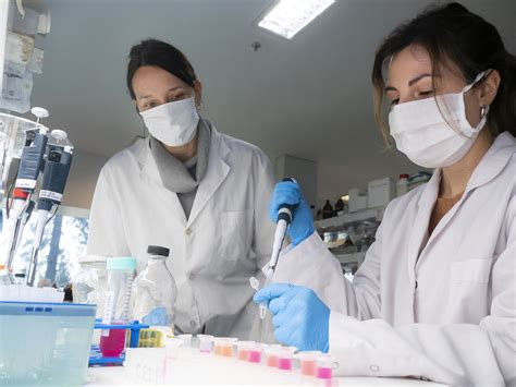 Dos Científicas Una Proteína Y La Esperanza Del Suero Hiperinmune