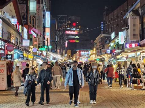 핼러윈데이 저녁 홍대 클럽거리는 ‘시끌벅적 국가애도기간에 이래도 되나 ‘눈살 핼러윈데이 저녁 홍대 클럽거리는 ‘시끌벅적 국가애도기간에 이래도 되나 ‘눈살