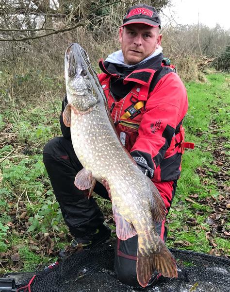 Winter Pike and Perch Fishing - Martin Collison - TronixFishing