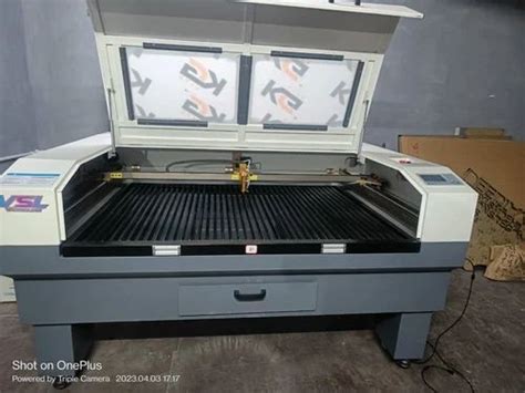 Acrylic Cloth And Fabric Dual Laser Cutting Machine Capacity 100 Watt