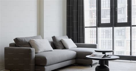 소파와 테이블이 있는 거실 사진 Unsplash의 가구 이미지