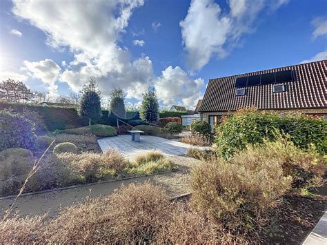 Ruime En Instapklare Villa Op Enkele Minuten Van Het Strand Villa Te Koop Century Tackoen