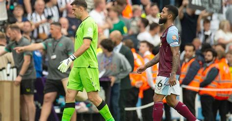 El Enojo Del Dibu Mart Nez Tras La Goleada Sufrida A Pesar De Sus Atajadas Rosario