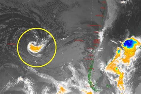 Inusual ciclón tropical se dio en el Océano Pacífico frente a las