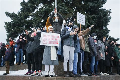 Три года с возвращения Алексея Навального в Россию Бумага