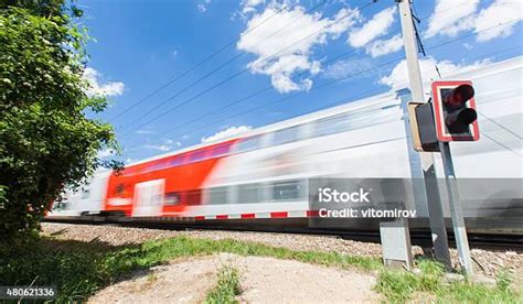 빠른 열차 지나가는 재생속도 움직임감지 희미함 배경기술 2015년에 대한 스톡 사진 및 기타 이미지 2015년 모던 양식 모션블러 Istock