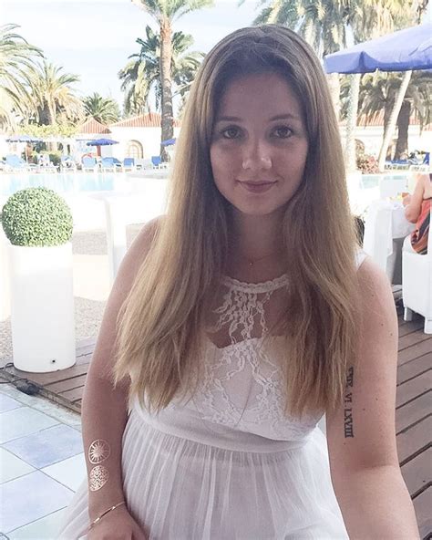 21 Mom Wife Ingaavenue • Instagram Photos And Videos Camisole Top Wife Beautiful Photo