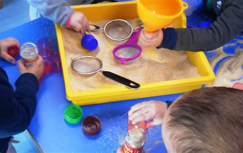 ESCUELA INFANTIL NICOLÁS GUILLÉN BANDEJAS DE EXPERIMENTACIÓN