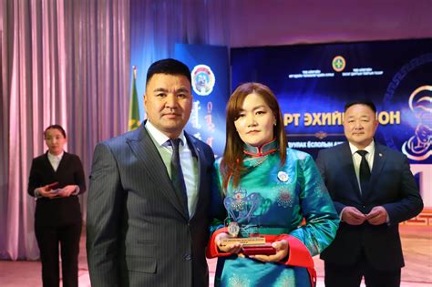 Монгол Улсын Ерөнхийлөгчийн зарлигаар Эхийн алдар 2 дугаар зэргийн одонгоор шагнагдсан