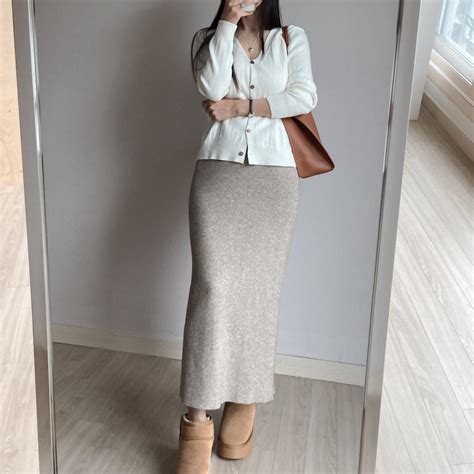 로이스제이 겨울신상 니트 롱 스커트 H라인 세미 머메이드 아이보리 베이지 블랙 그레이 약간의 슬림핏 편안한 허리 밴딩 뒤트임 포근하고 부드러운 원단 무지 심플 데일리