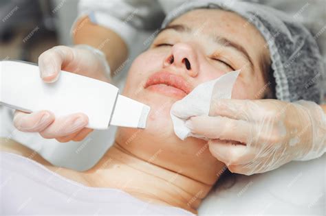 Premium Photo Ultrasonic Cosmetic Scrubber Facial Cavitation