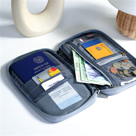 리빙홀릭 여권지갑 여권 케이스 다용도 여행지갑 ★네임택증정★ 1692604962 인생은 템빨 살림은 템빨 삶의 질을 한층 더 높여주는 리빙홀릭리빙홀릭