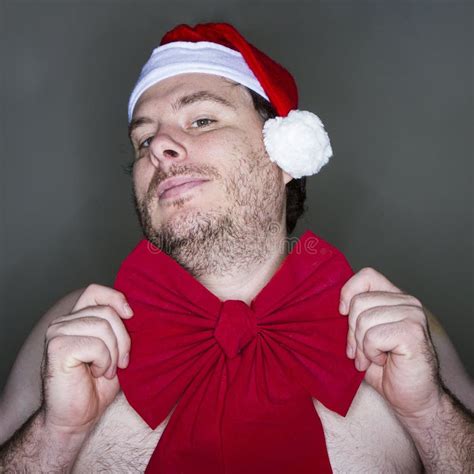 Homme Nu Obèse Regardant La TV Image stock Image du soin visage