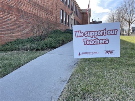 Local School Officials React To Governors Proposed Teacher Pay