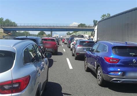 Autostrada Roma Napoli Tir Perde Carico Di Gas Tratto Bloccato Tra