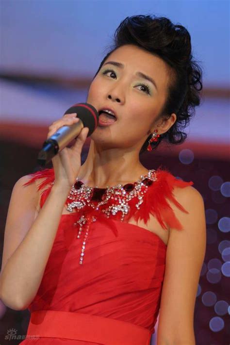 图文：中秋特别节目 管彤现场献唱影音娱乐新浪网
