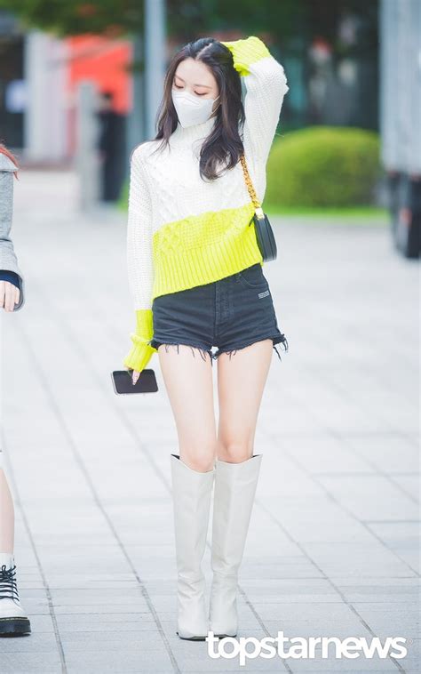 Hd포토 있지itzy 유나 출근길에서 화보 찍는 막내 김영철의 파워fm 출근길 네이트 뉴스