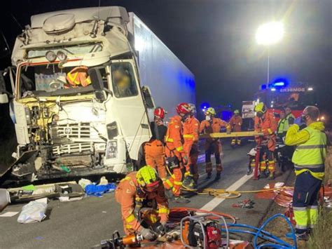 Herido Un Conductor En El Accidente Entre Dos Camiones En La A 35