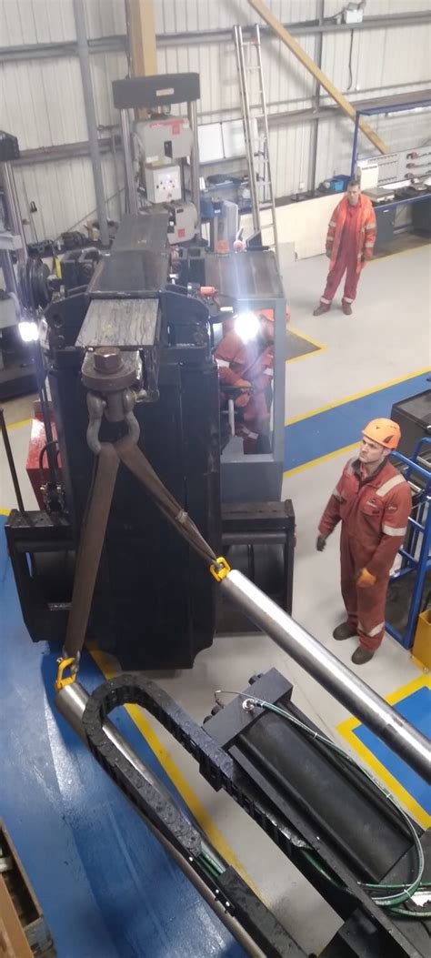 New Instron 1500kn Tensile Testing Machine R Tech Materials