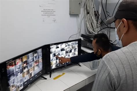 Asyik Mesum Di Atas Motor Gambar Rekaman Cctv Pasangan Sejoli Di