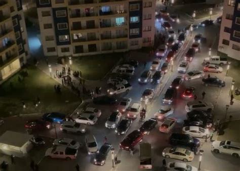 شاهد لبنانيون وعراقيون يغادرون منازلهم بعد وقوع الزلزال الجديد بتركيا