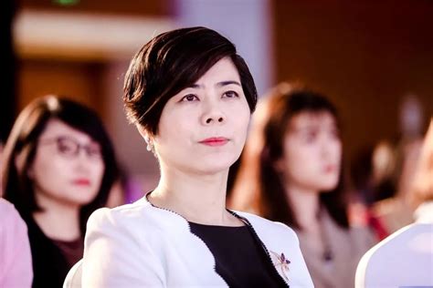 专访第一财经董事长兼ceo李蓉：信息智能服务是媒体转型升级的第三增长曲线 Cbndata