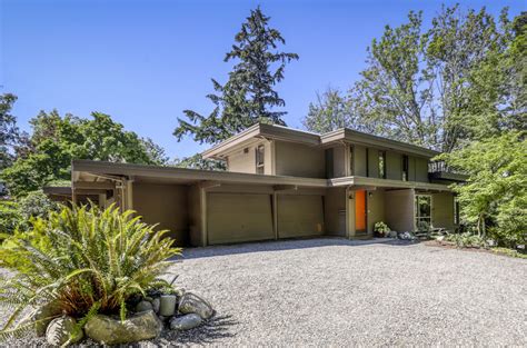 Property Watch A Peaceful Midcentury Retreat On Bainbridge Island
