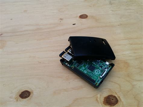 DIY Raspberry Pi WiFi VPN TOR Router Make