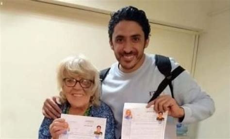 أنا سعيدة مع قطتي الجدة البريطانية تعلن طرد حبيبها