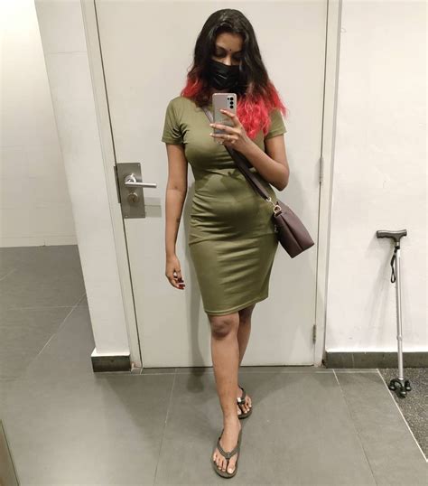 Photos காஃபி ஷாப்பில் கலக்கல் போட்டோஷூட் மாடல் அழகி ரெஜினா