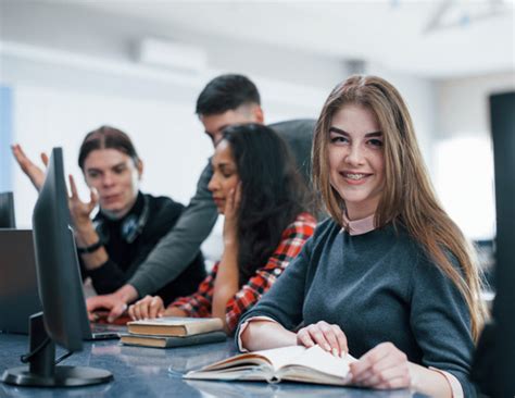 Aalok Institute Provides Database Training